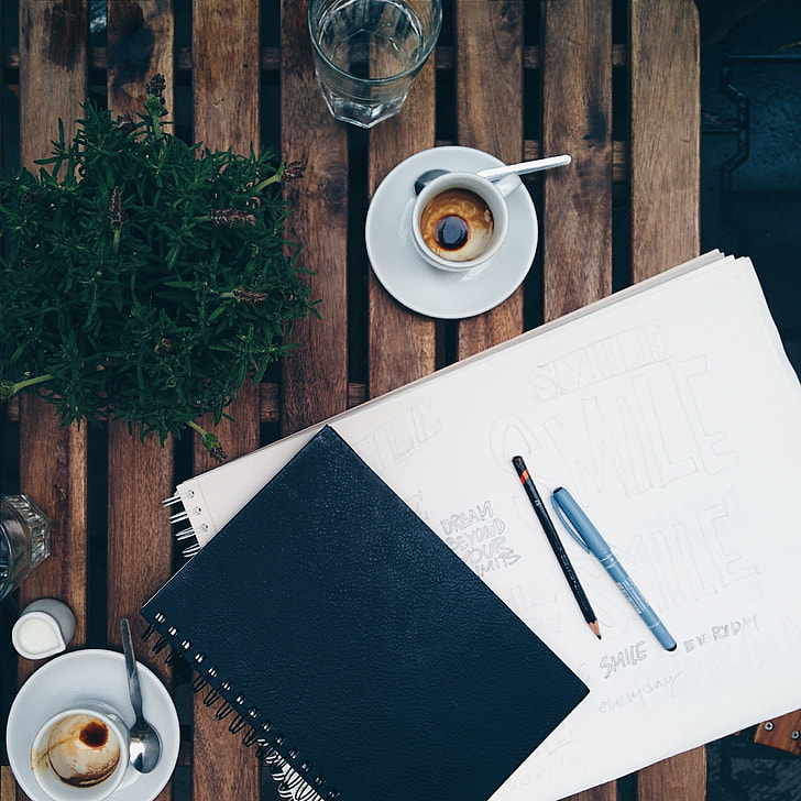 Royalty-Free photo: Finished meeting in a café | PickPik